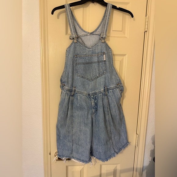 Guess | Jeans | Vintage Guess Bib Overalls Shorts Women Size 4 Faded ...